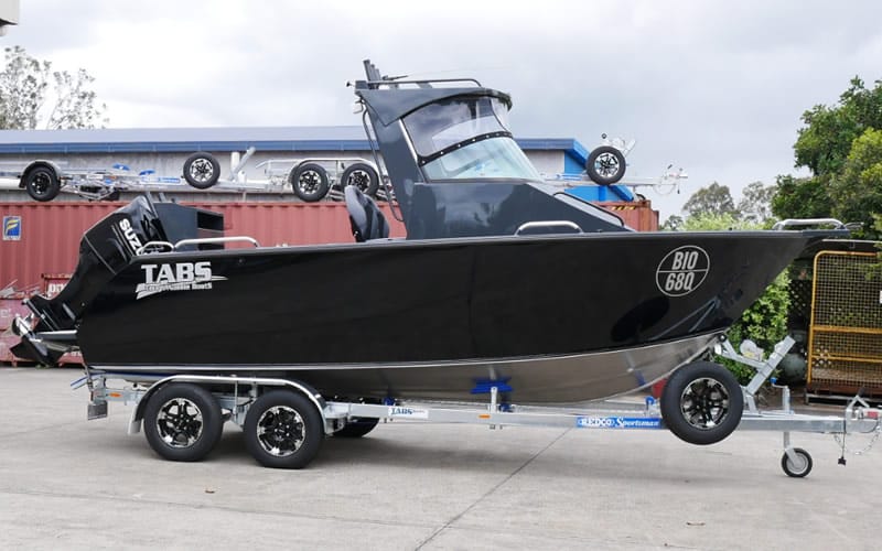 6400 Southern Raider Centre Cab - TABS Boats